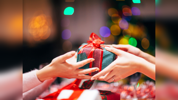 How to politely say no to gifts and invitation to parties