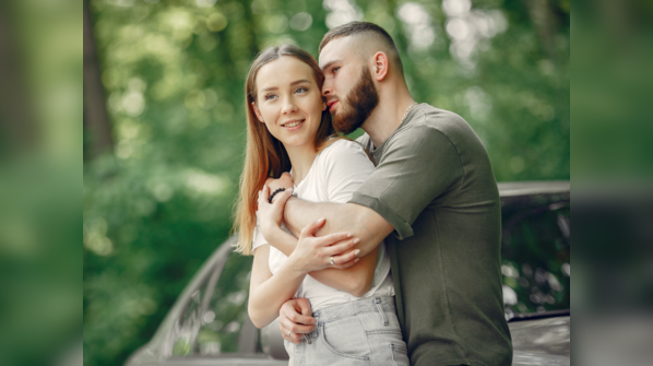 National Hugging Day: The way you hug your partner can reveal your ...