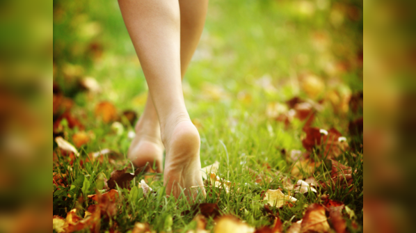 Benefits of Walking on Grass: Benefits of walking barefoot in grass ...