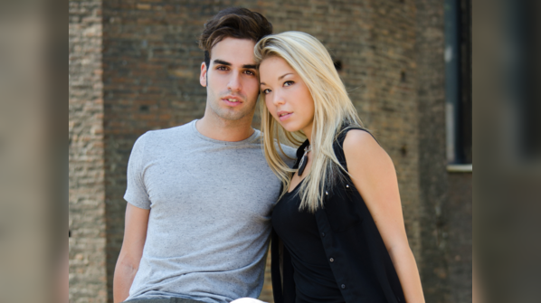 Viral ‘green line’ relationship test: Does the way a couple stand next ...