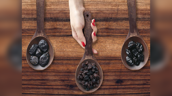 10 incredible benefits of soaked munakka (black raisin)