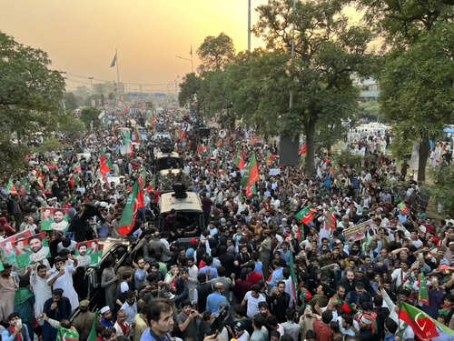 Imran Khan's Long March LIVE Updates: Imran Khan kicks off Day 2 of ...