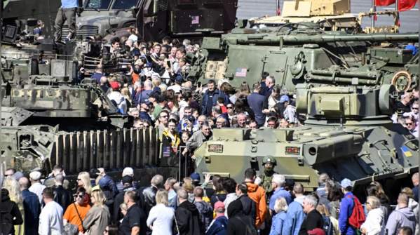 Russians flock to see Western 'trophy' tanks seized in Ukraine