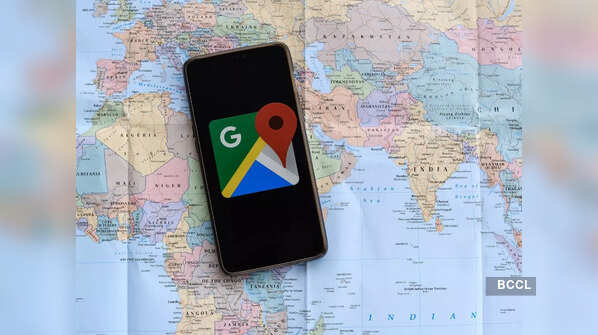 How does Google map detect traffic?
