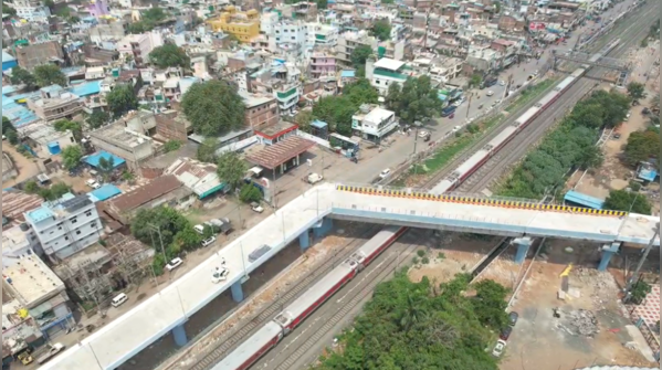 Sharp right! Bhopal's 90-degree bridge turn baffles commuters (photos)