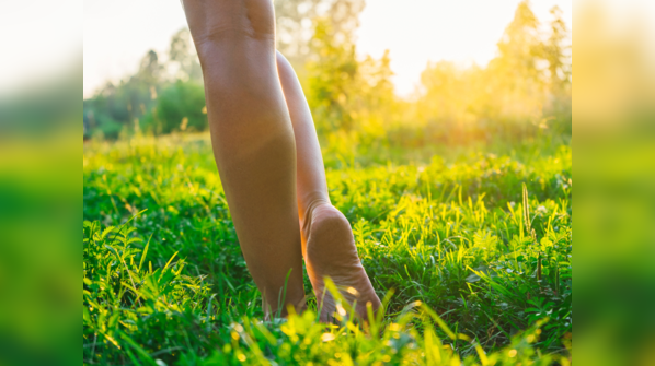 Benefits of Walking on Grass: Benefits of walking barefoot in grass ...
