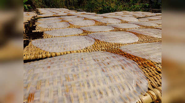 What is rice paper, how it is made and its usage in making healthy food