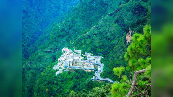 5 famous Hindu pilgrimage sites that can be reached via a trek