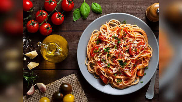 This Robot Chef from Tokyo cooks 90 pasta meals per hour and they are ...