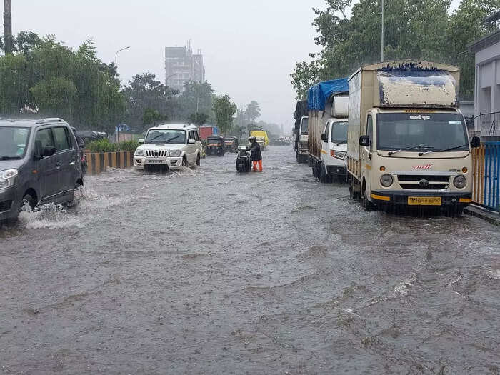 Mumbai Rains Today Live: Heavy rain lashes Mumbai, Andheri subway shut for traffic