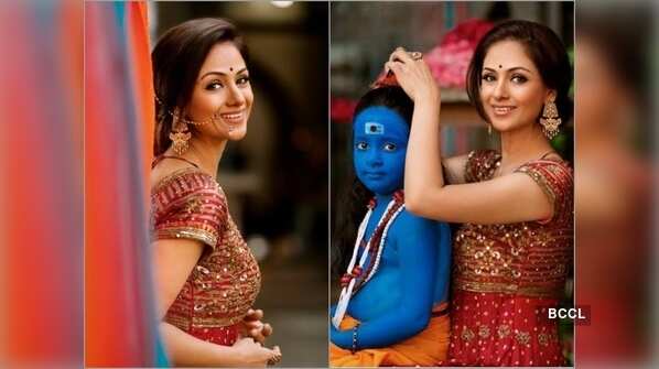 Former Telugu sensation Simran looks every bit beauteous at 42