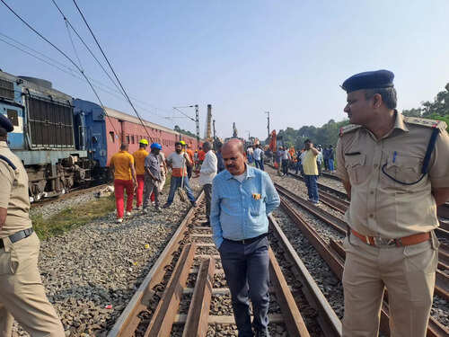 Andhra Pradesh Train Accident News Live: 47 trains cancelled due to train accident in AP ...