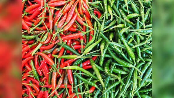 Why green chilli has become so expensive and tips to substitute it in ...