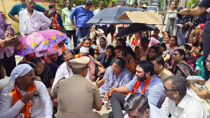 Thane School Case Live Updates: Bombay high court slams Badlapur police ...