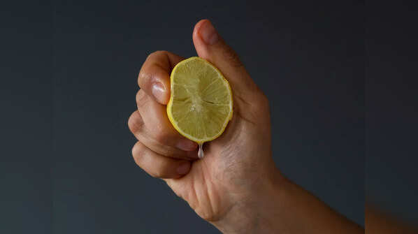 5 lesser-known side effects of consuming too much lemon