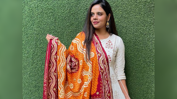 How to flaunt Bandhani outfits in summer 2024
