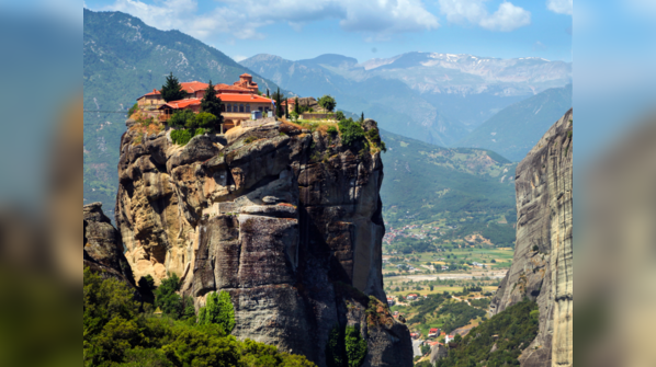 7 mysterious rock formations around the world