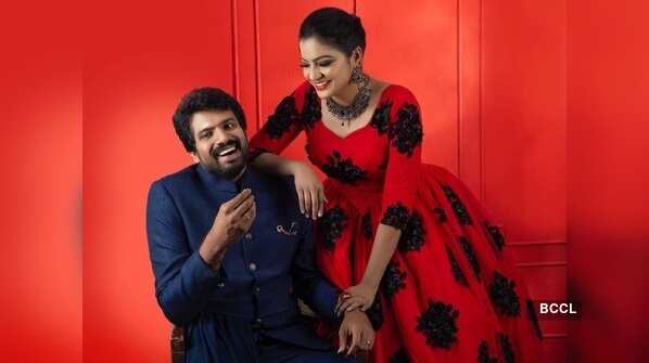 V J Chitra: From being a popular TV celeb to getting engaged recently ...