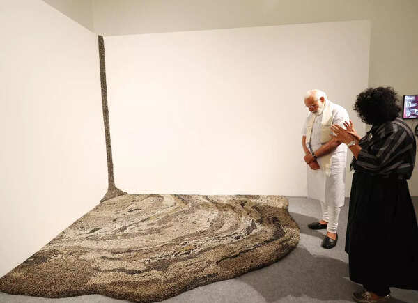 PM Modi visits Jana Shakti exhibition at NGMA showcasing works inspired ...