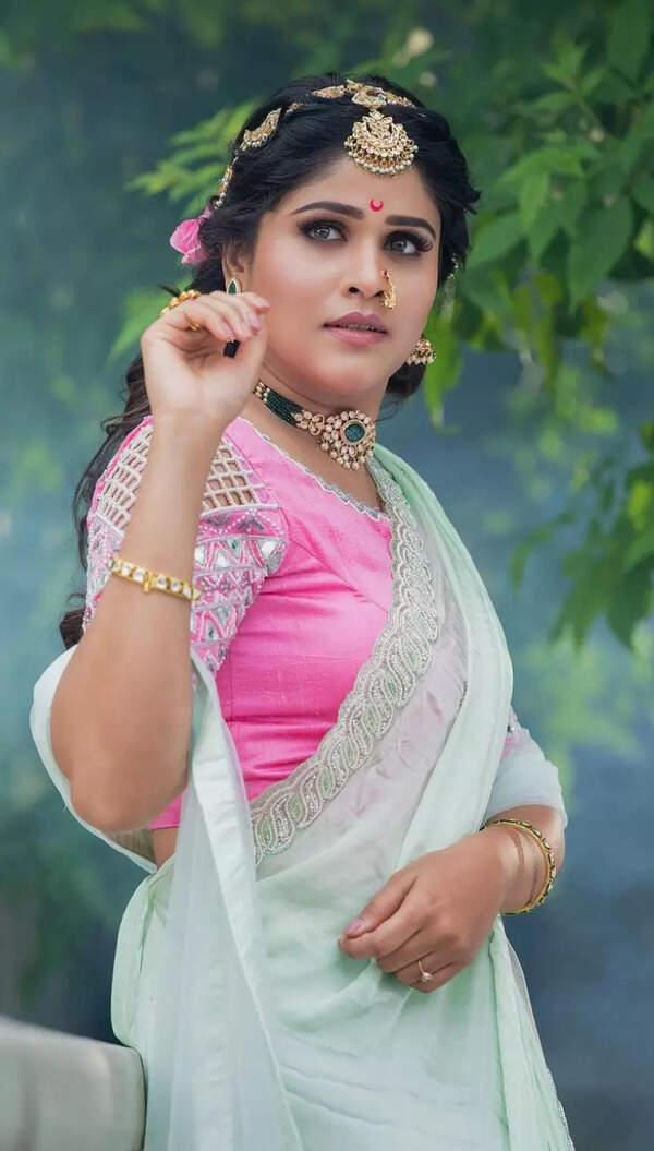 TV couple Divya Shridhar and Arnav Amjat blessed with a baby girl ...