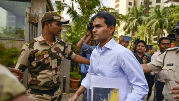 Sameer Wankhede's Rs 25 crore extortion case: Did Bandra politician ...