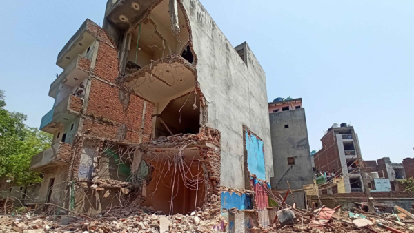 In blazing heat, anger and tears over demolition in east Delhi | Delhi ...