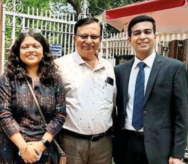 Yes Officer: City Gloats Over IAS Toppers | Lucknow News - Times of India