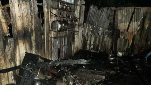 Man Hurt, 5 Dogs Die In Malad Slum Fire; 3rd Blaze Since Feb | Mumbai ...