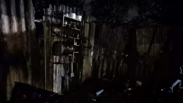 Man Hurt, 5 Dogs Die In Malad Slum Fire; 3rd Blaze Since Feb | Mumbai ...