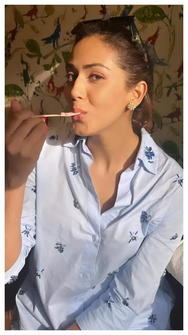 'Baipan Bhaari Deva': Character poster of Sukunya Kulkarni as 'Sadhna' unveiled! | Marathi Movie ...