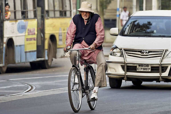 Revisiting Bollywood’s unforgettable bicycle moments - Times of India