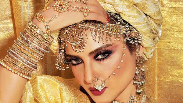 Style lessons to take from eternally stylish Rekha - Times of India