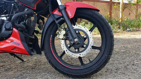 Tvs Apache Rtr 160 2v Review: TVS Apache RTR 160 2v Review: Retro ...