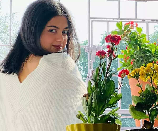 Solanki’s #SummerLove: ‘Flowers are the best gift’ | Bengali Movie News ...