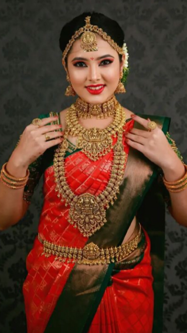 Sai Tamhankar and Anish Jog share their romantic picture from Spain ...