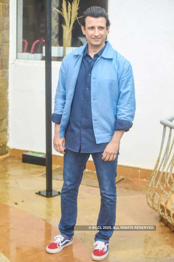 Sharman Joshi Photos | Sharman Joshi Images | Sharman Joshi Pictures ...