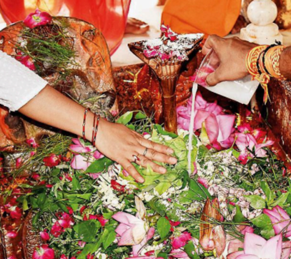 Shrawan: Shrawan begins, Mankameshwar temple authorities appeal ... Shrawan: Shrawan begins, Mankameshwar temple authorities appeal ...