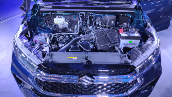 Maruti Suzuki Invicto Features: Maruti Suzuki Invicto: Variant wise ...