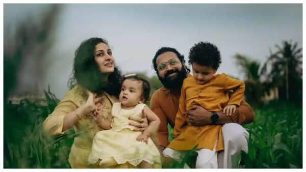 5 Times ‘Kantara’ star Rishabh Shetty shined as a devoted family man! | Kannada Movie News ...