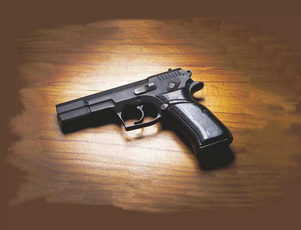 Singapore Airlines: 3 Goons Arrested With Pistol, Live Cartridge ...