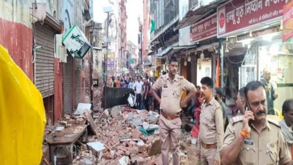 UP building collapse news: Five devotees killed in Vrindavan building ...