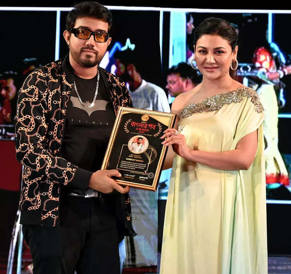 Sarbajit Ghosh wins Best Playback Singer award for Prosenjit Chatterjee ...
