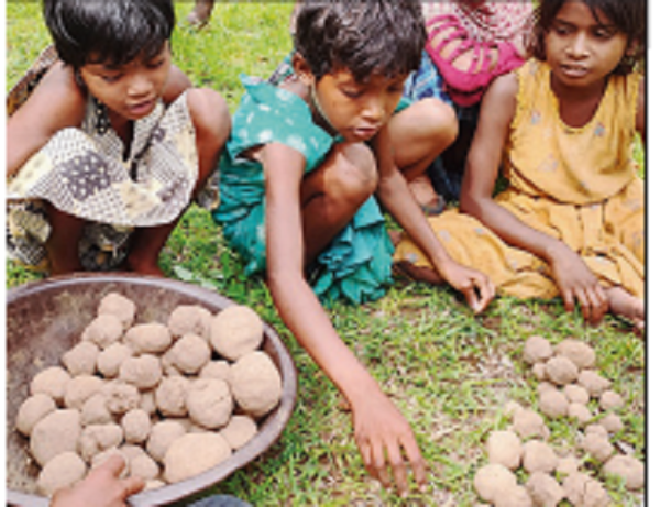 How bomb throwing in India's Maoist hotspots can better lives | Ranchi ...