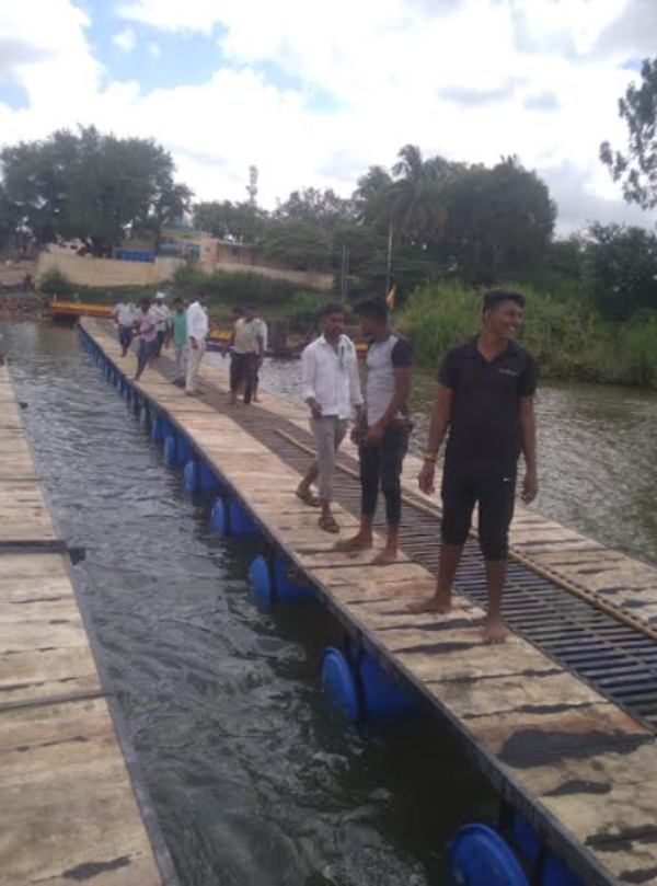 Karnataka: Farmers pool funds to build floating bridge and recreate ...