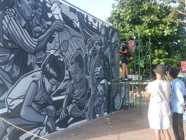Mexican artist Paola Delfin adds to Cherai’s charm with a mural | Kochi ...