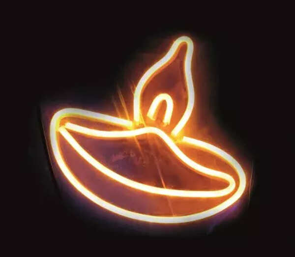 Kolkata bazaars stock up on trendy diyas and lights - Times of India