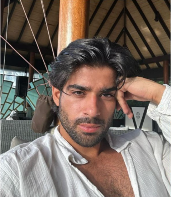 Is Shanaya Kapoor enjoying a beach vacation with rumoured boyfriend ...