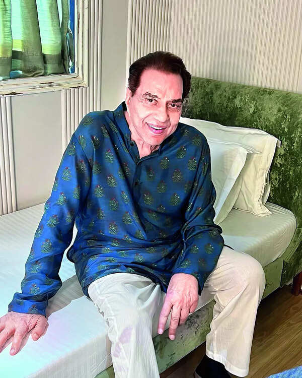 Zeenat Aman to Mumtaz - Senior stars who are acing the Insta game ...