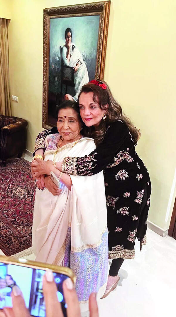 Zeenat Aman to Mumtaz - Senior stars who are acing the Insta game ...