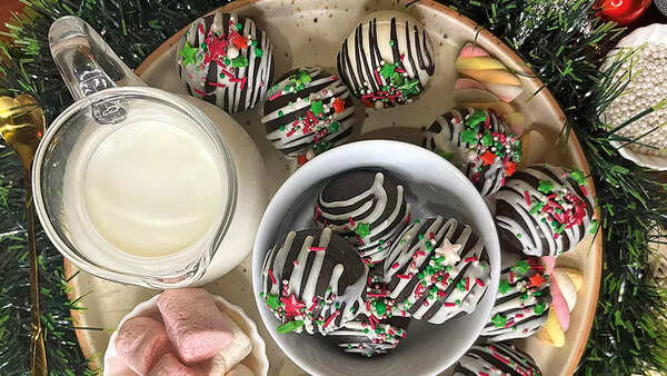 Delhi is craving gingerbread, plum cakes & choco bombs this Christmas ...